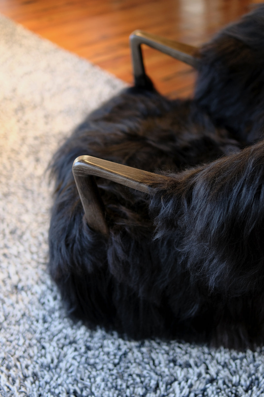 Fluffy Chair – MR.