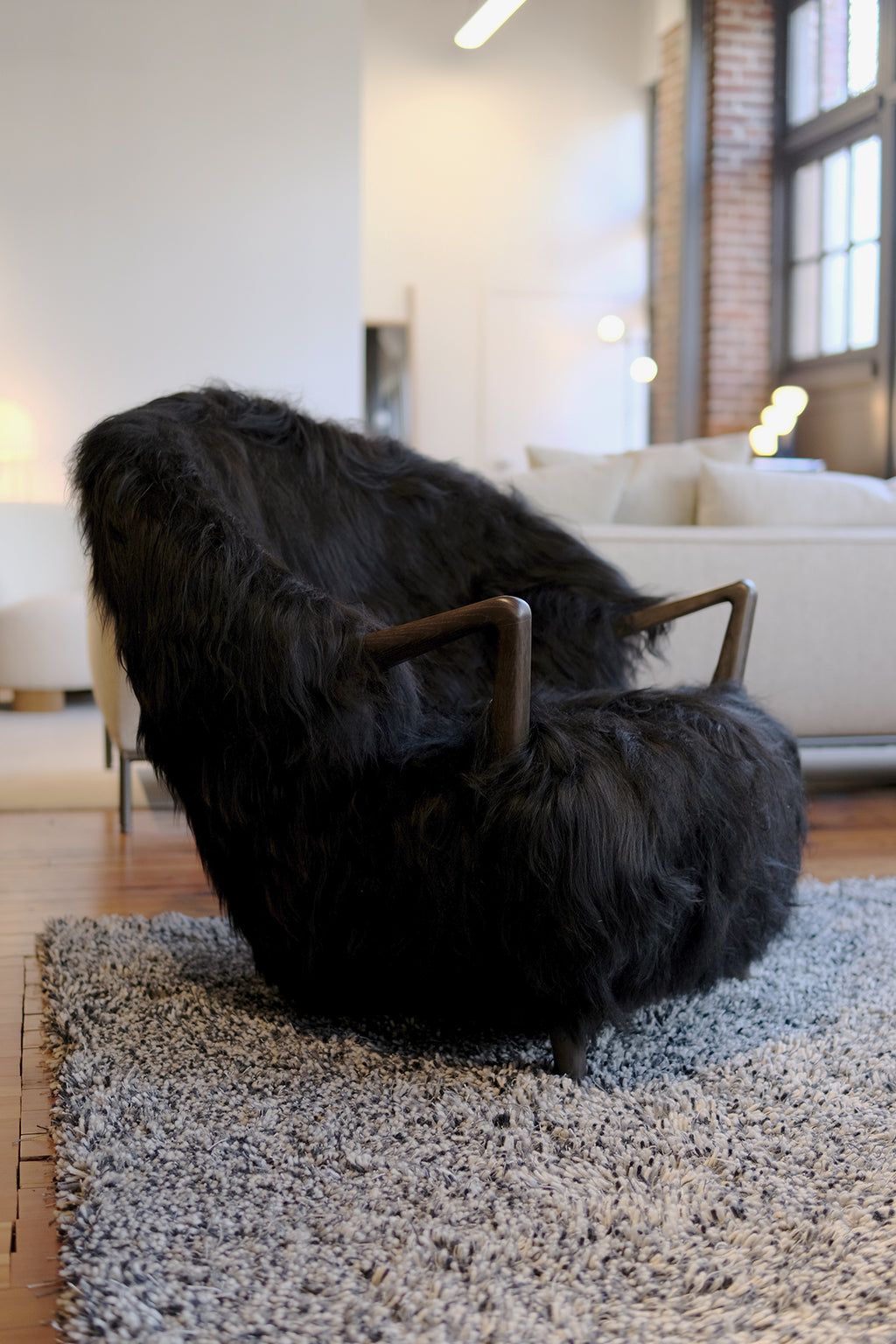Fluffy Chair – MR.
